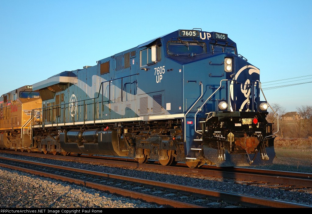 UP 7605 works the westbound KG2LB